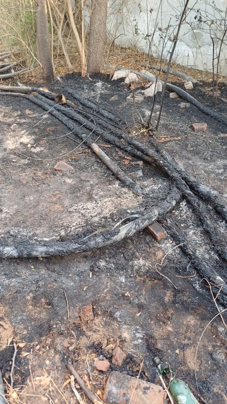 Fire broke out in the cable on the first edge pole of electricity, 7 ...