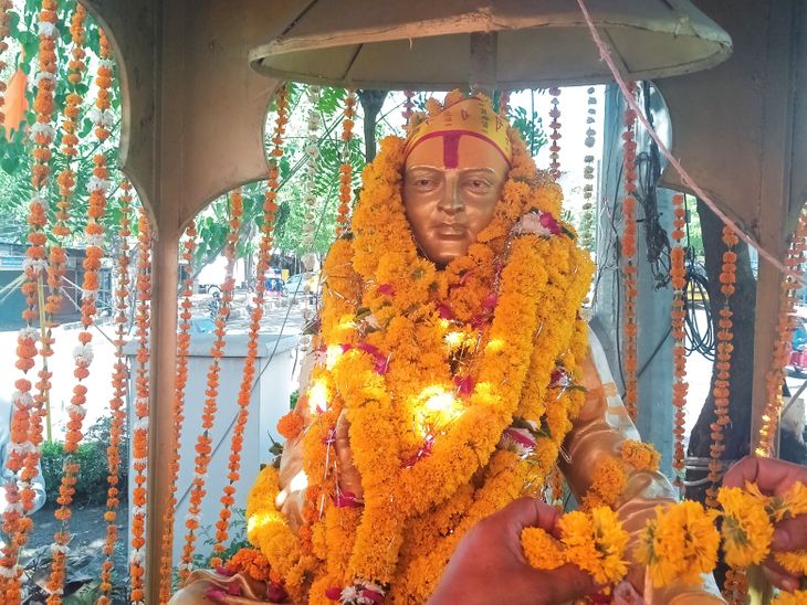 Sen Samaj Bhopal celebrated the birth anniversary of Saint Sen Maharaj ...