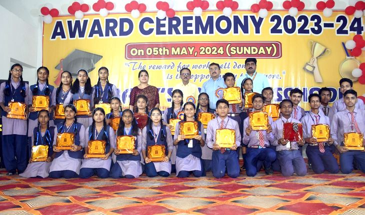 Meritorious children were honored by giving them mementos | मेधावी ...