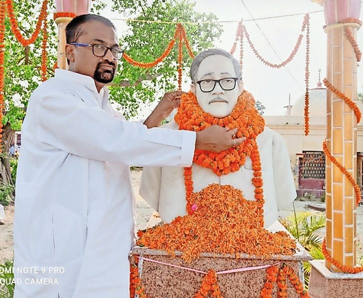 Dr. Kapil Dev Narayan Singh's death anniversary was celebrated by ...