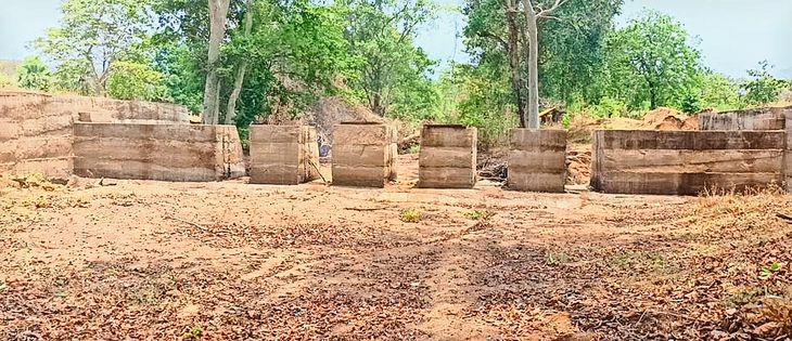 The stop dam built in the jungle of Javeli has collapsed, the gate is ...