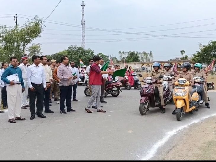 Pink rally taken out in Maharajganj | महराजगंज में निकाली गई पिंक रैली ...