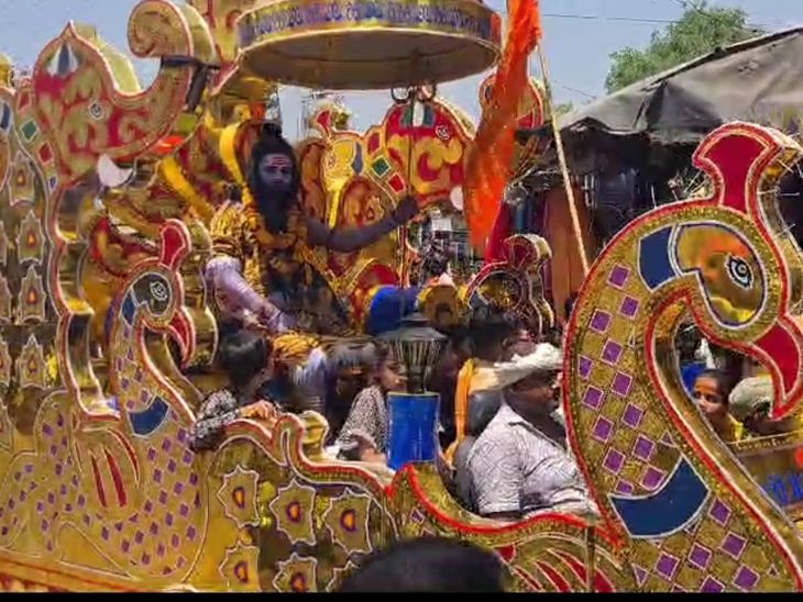 Procession taken out in Prithvipur, people welcomed it | भगवान परशुराम ...