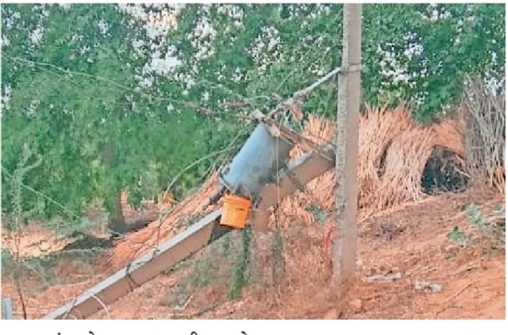 The power system collapsed due to the storm, 90 poles fell down, people ...