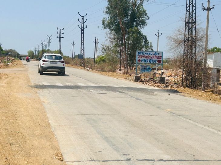 10 speed breakers built on the two km long link road | दो किमी लंबे ...