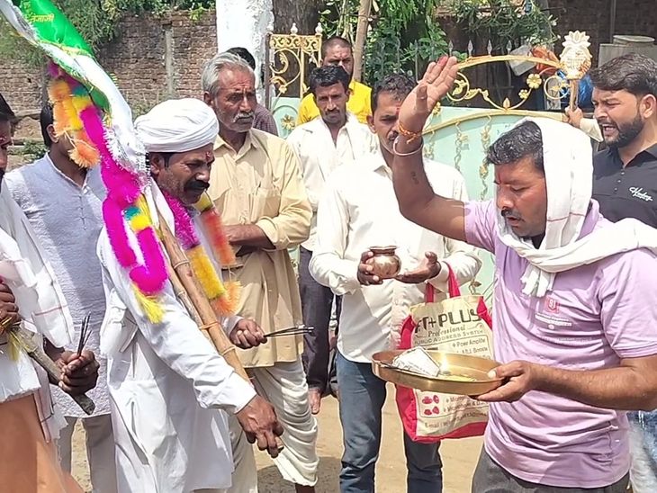 Baba Devnarayan's procession started with great pomp in Khaikheda | खाईखेड़ा में धूमधाम से निकली ...