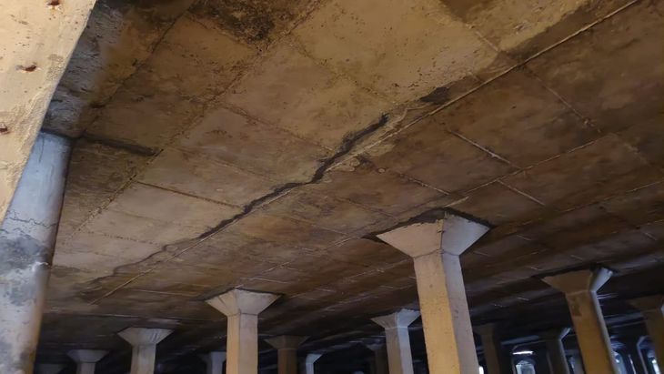 Cracks in the storage tank, not repaired even after 3 years, the ...