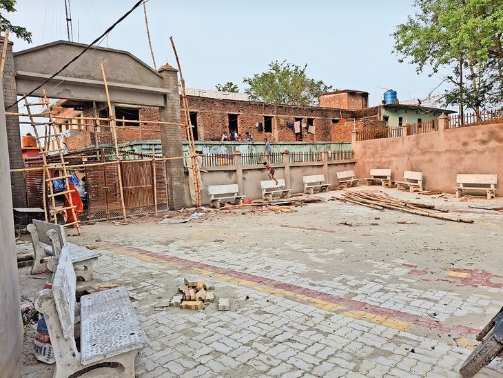 The main gate will be built on three sides of Pachpakadi Rani Pokhar ...