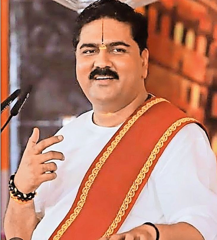 The glory of Ram Katha is like the ray of the moon: Rajan ji | राम कथा ...