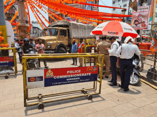 Barricading on PM's road-show route, route diversion in the city ...