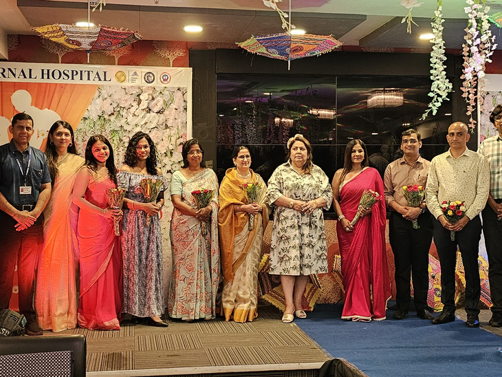 Mothers did ramp walk with children on Bollywood theme | जयपुर में ...