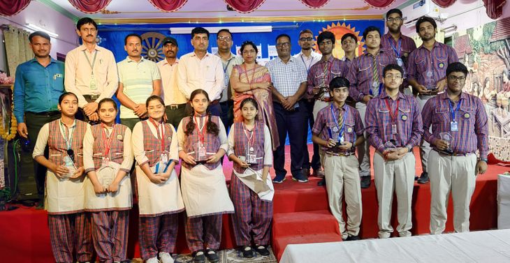 All the students of DAV Malighat are successful, Nilay became the ...