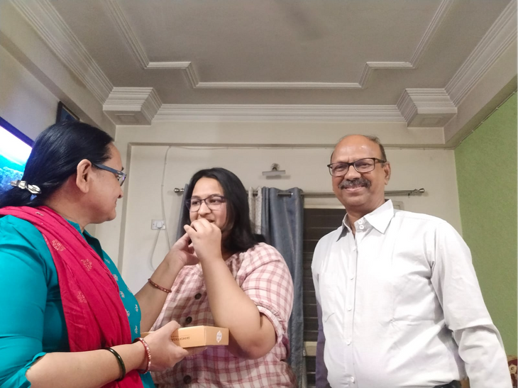 Vedashree of KV2 scores 98.6% marks in CBSE-10th | CBSE-10वीं में KV2 की वेदश्री के 98.6% ...