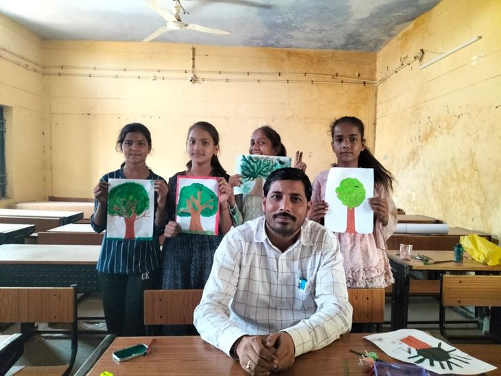 Komal got first place in painting competition | पें टिंग प्रतियोगिता ...