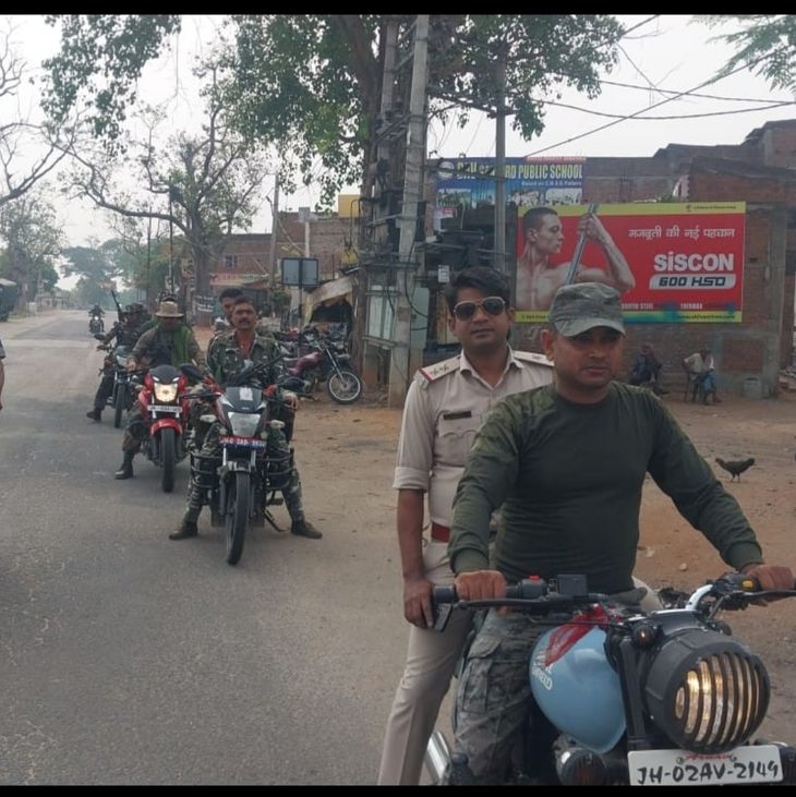 Flag march of police forces in Daru for Lok Sabha elections | लोस चुनाव ...