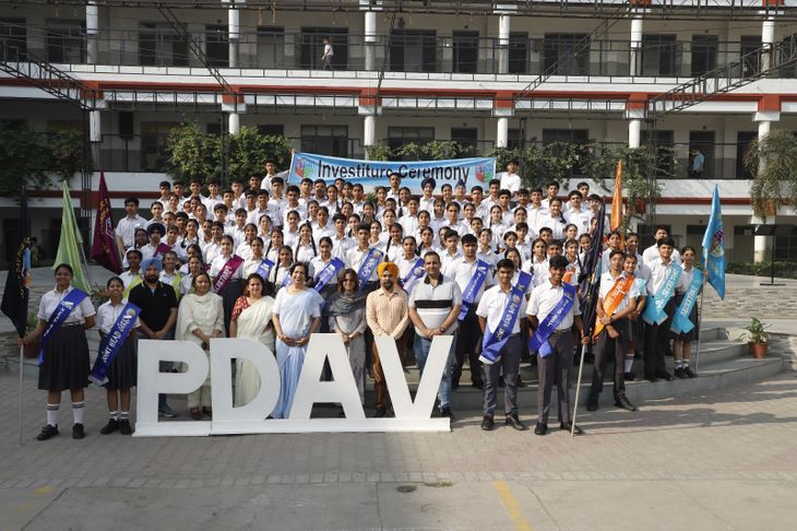 Police conducted investiture ceremony in DAV, Amritpal became head boy ...