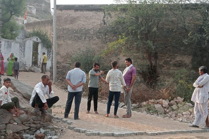 People in Sakhun protested against the installation of poor quality CC ...