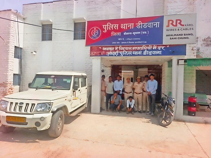 Police action near Chhapri Khurd Phanta | पुलिस की छापरी खुर्द फांटा के ...