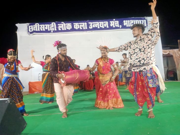 The audience was enthralled with the Sua dance of the girls, Pandavani ...