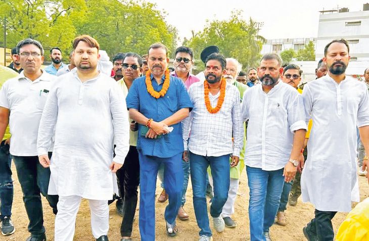 Indy Alliance leaders took out a padyatra in Dhatkidih Harijan Basti ...