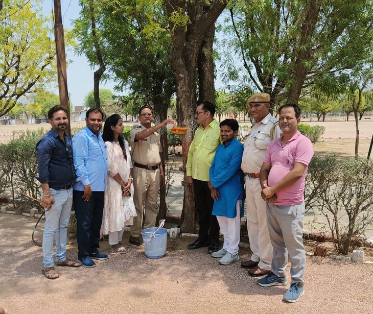 Bird feeders installed at SP office and police line | एसपी कार्यालय ...