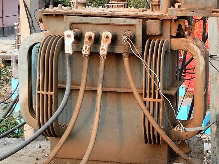 25 KVA transformer burnt in Chandauli | चंदौली में 25 केवीए का ...