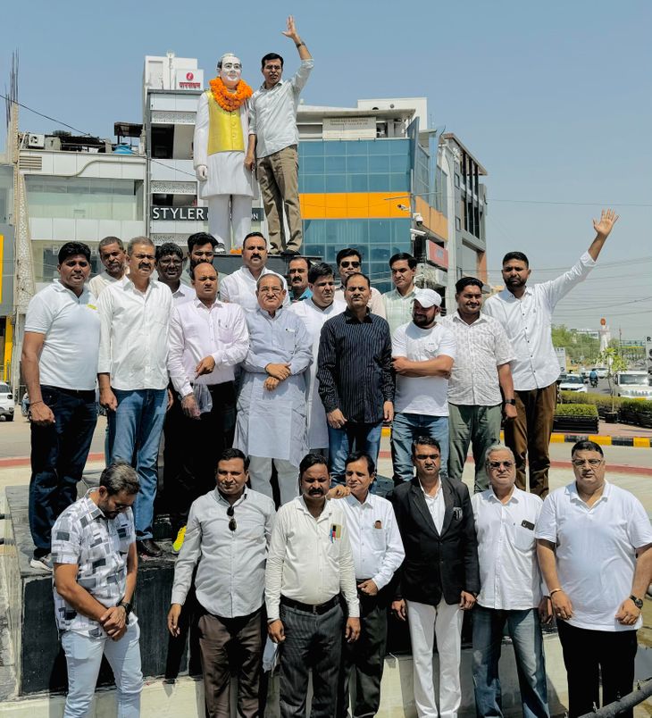 Former PM Rajiv Gandhi will always be revered as the messiah of the ...