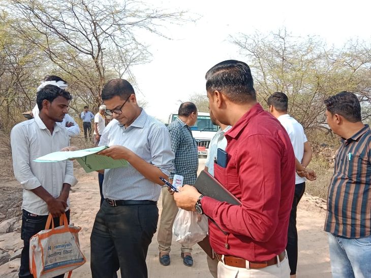 District collector reached on Lalsot tour | लालसोट दौरे पर पहुंचे जिला ...