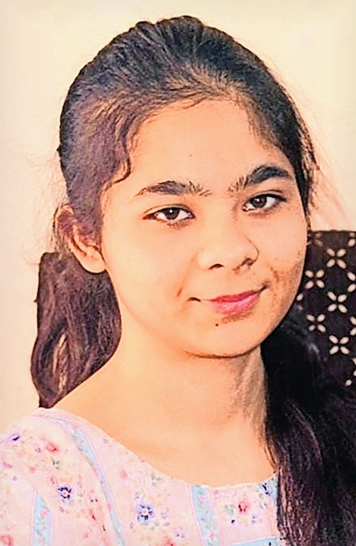 Harshita Rathore of Ramlal Educational Institute became district topper ...