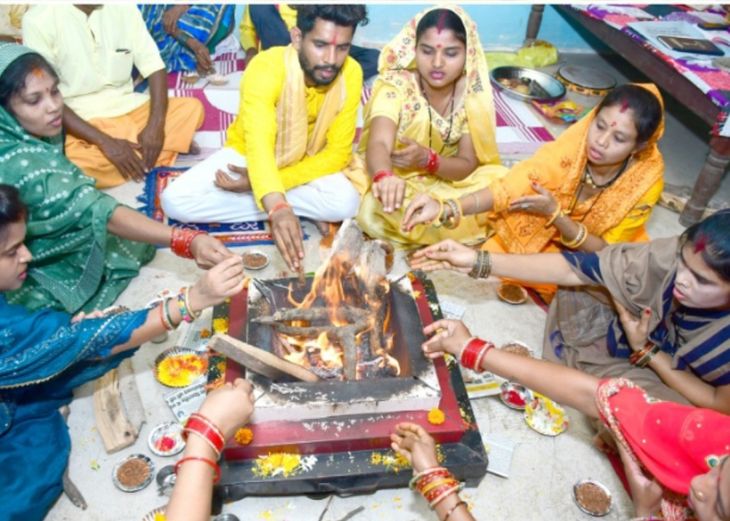 Gayatri Parivar performed Havan-Pujan on Buddha Purnima in village ...