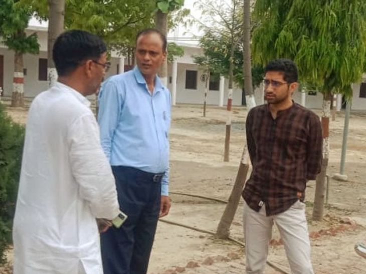 CDO inspected the preparations of model booths in Varanasi | वाराणसी ...