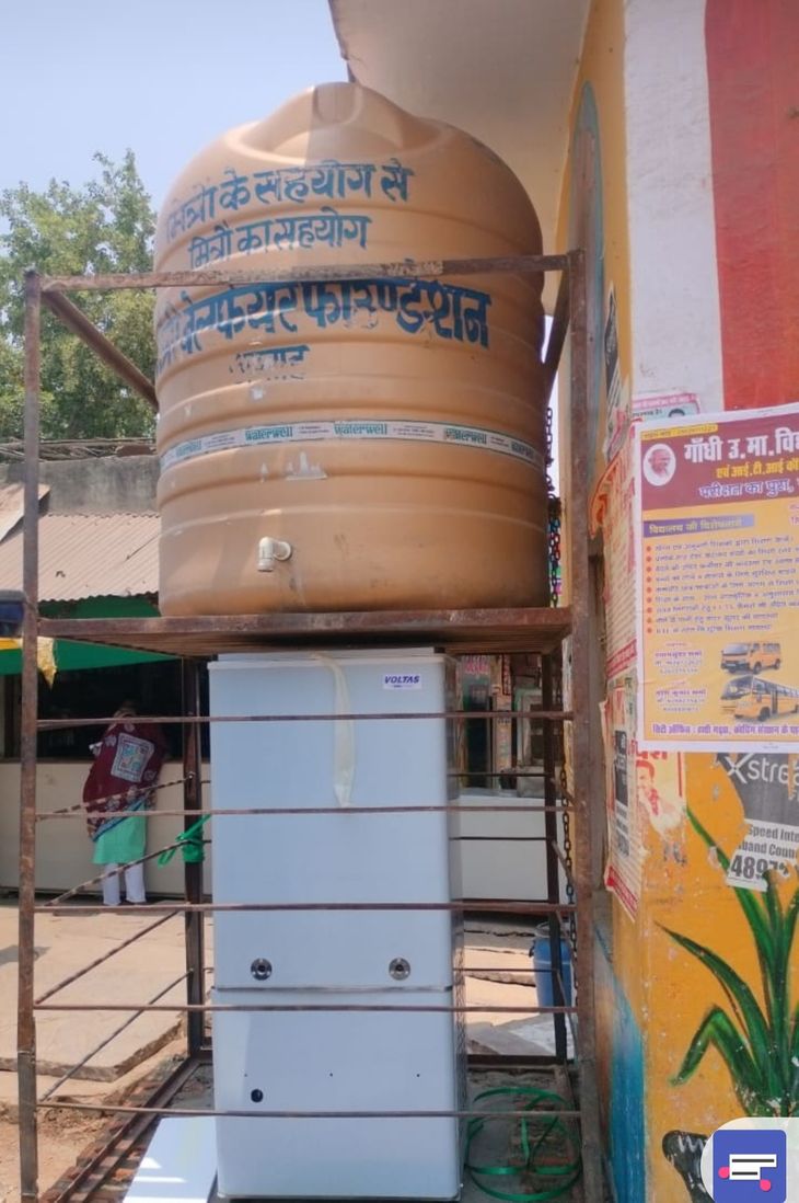 A drinking water stall was installed at Porsa crossing for public ...