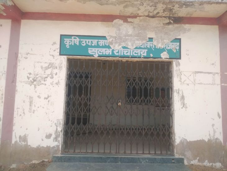 The Sulabh Complex built 10 years ago has been locked for a year and is ...