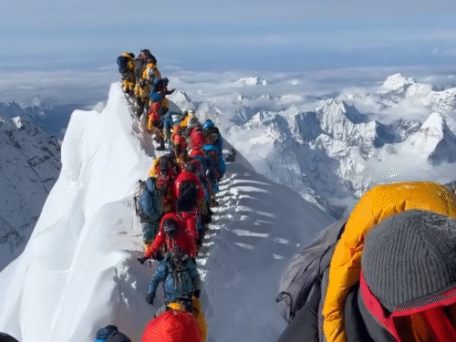 Mount Everest Cornice Collapsed, 2 Missing | Overcrowding of Mt. Everest