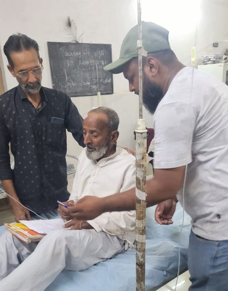 The tyre of the car of pilgrims from Bundi going to Galiakot Dargah ...