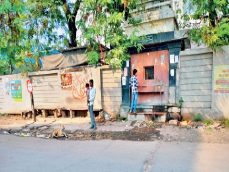 Sewage water flows in the open outside Katju Hospital and accumulates ...