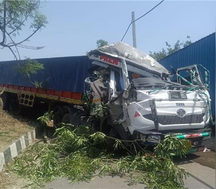 A trolley going to Jalandhar collided with an auto rickshaw, 5 people ...