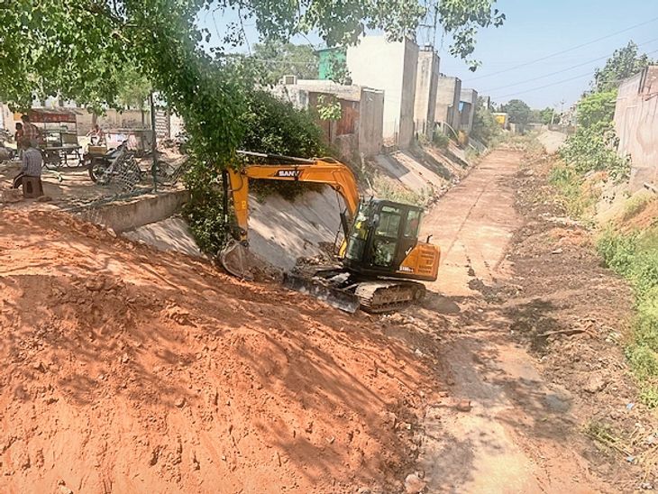 Cleaning of 2.68 km Jacob Drain from Kaala Mouth Garden to Solar Road ...