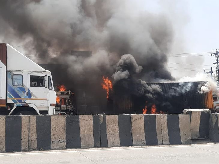 Container caught fire due to heat | हाईवे पर होटल के बाहर खड़े कंटेनर ...