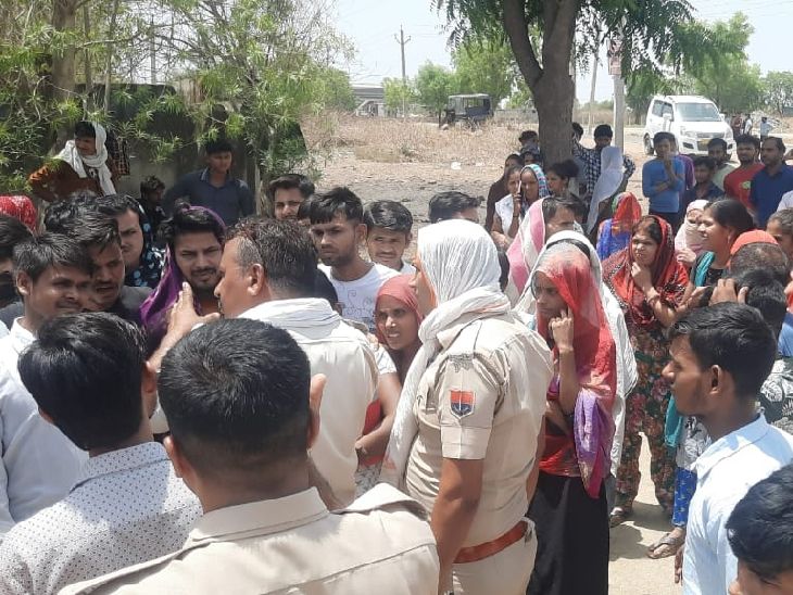 The father demanded compensation of Rs 15 lakh, accused the police of ...