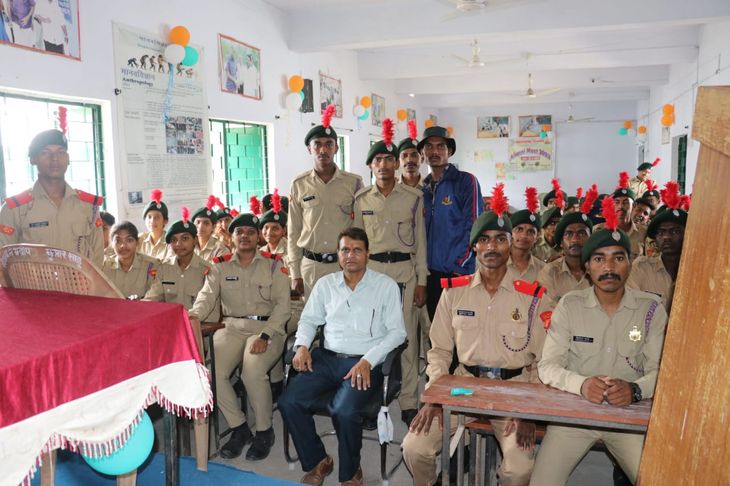Ranks conferred on old NCC cadets, new ones welcomed | पुराने एनसीसी ...