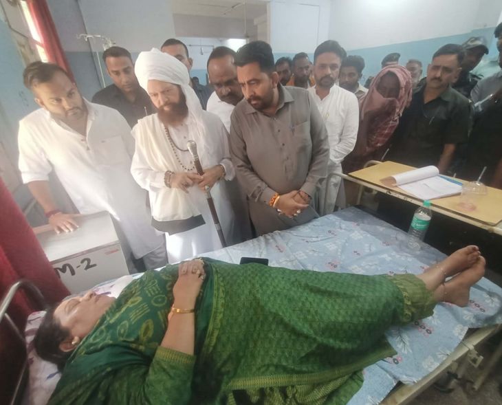 Female BLO fainted after quarrel with AAP worker | आप वर्कर से तकरार के ...