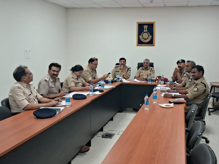 In-charge ADG held a meeting of the police department in Rewa | रीवा ...