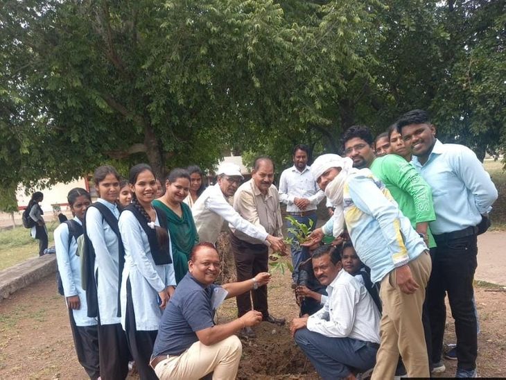 Teachers and students planted trees and also took an oath | विश्व ...
