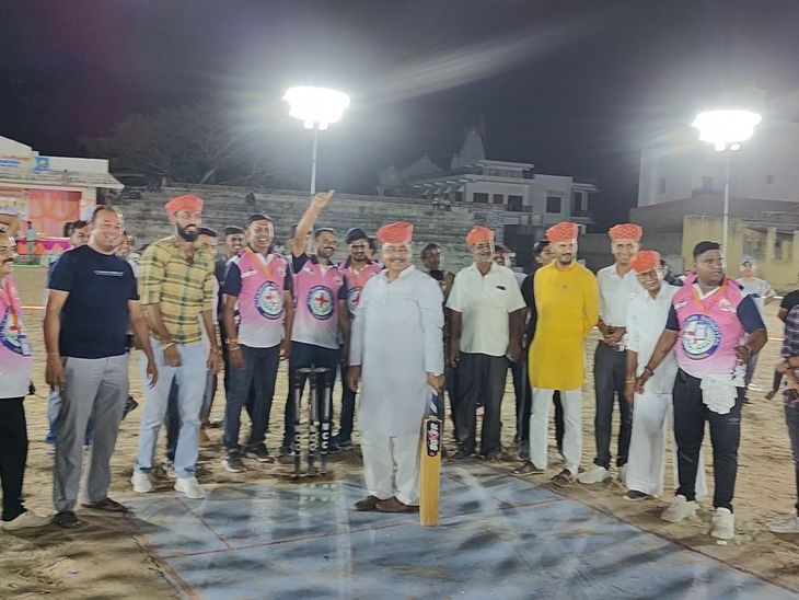 Night cricket tournament in Raniwada | रानीवाड़ा में रात्रिकालीन ...