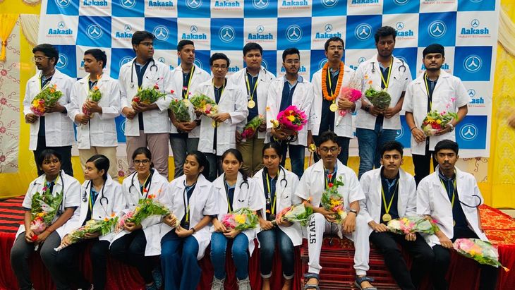 Aakash students create history in NEET | आकाश के छात्रों ने नीट में रचा ...