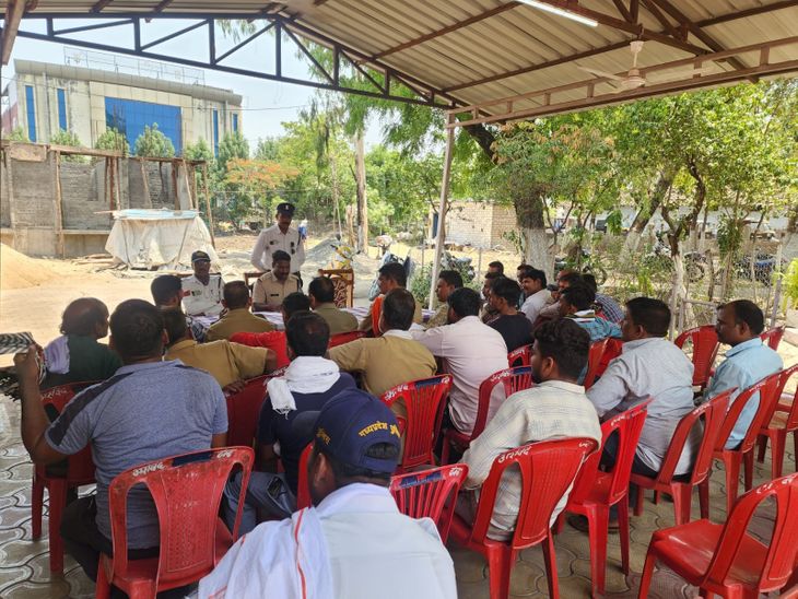 Auto driver union meeting concluded at the rest house | रेस्ट हाउस में ...