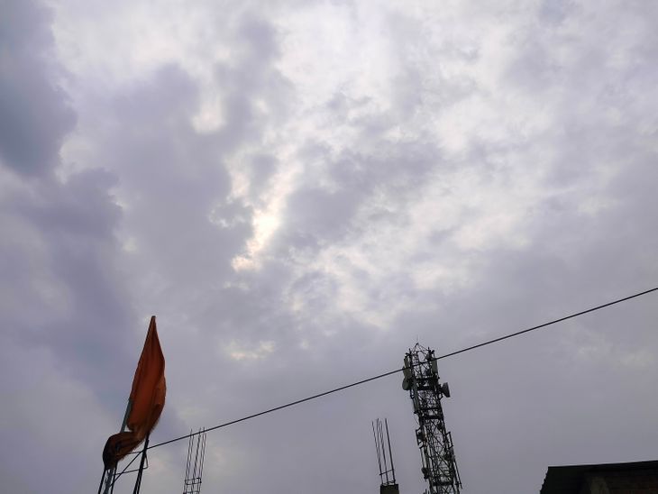 Weather changed in Raisen, clouds covered the sky, light rain occurred ...