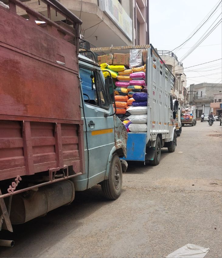 The order of no entry of heavy vehicles in the city was ineffective on ...