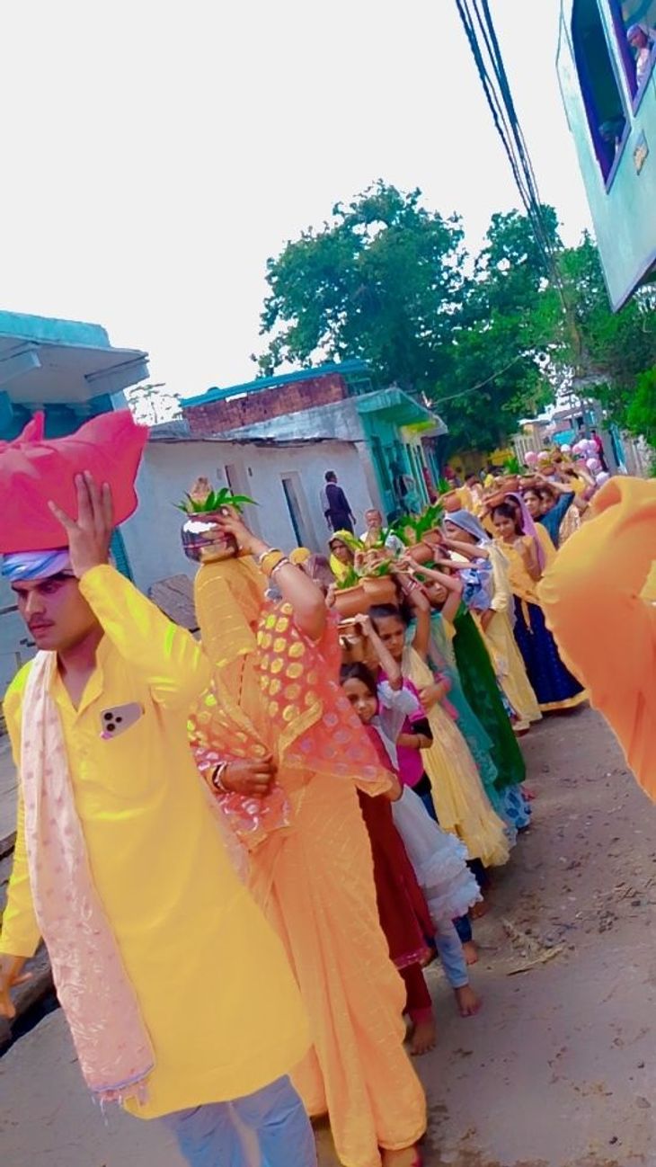 Bhagwat Katha started with Kalash Yatra | कलश यात्रा के साथ शुरू हुई ...